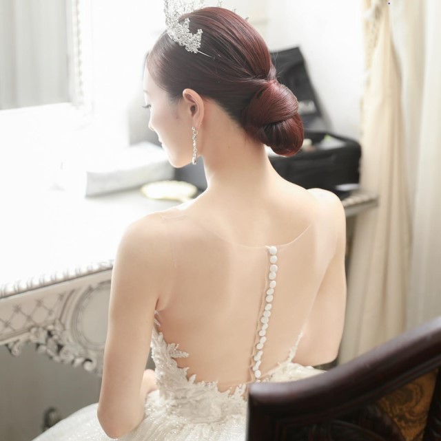 背中あきに編み上げ♡後ろ姿にまでこだわったウェディングドレス 背中あきに編み上げ♡後ろ姿にまでこだわったウェディングドレス